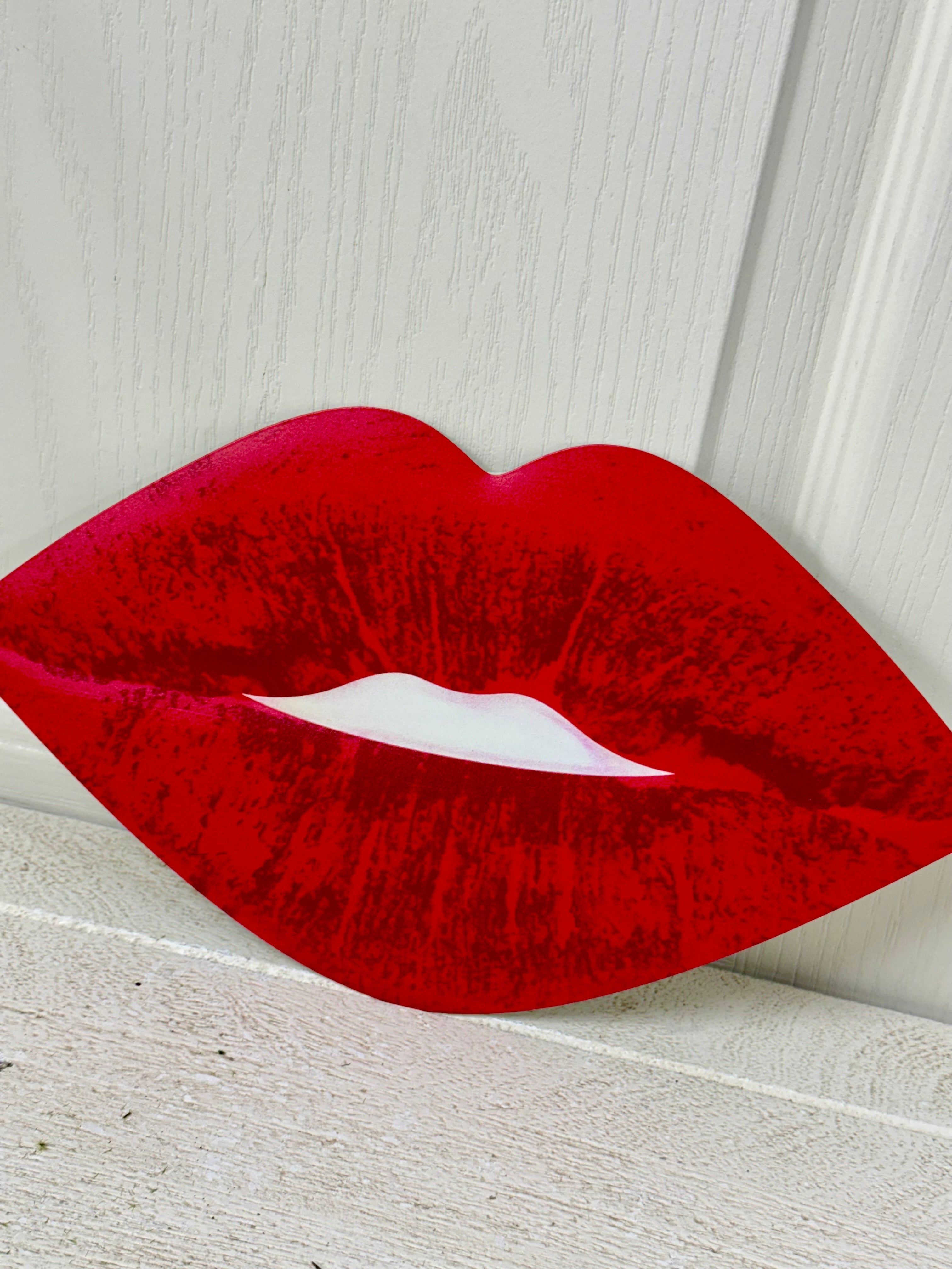 12 Inch Red Metal Embossed Lips Sign – TMIGifts